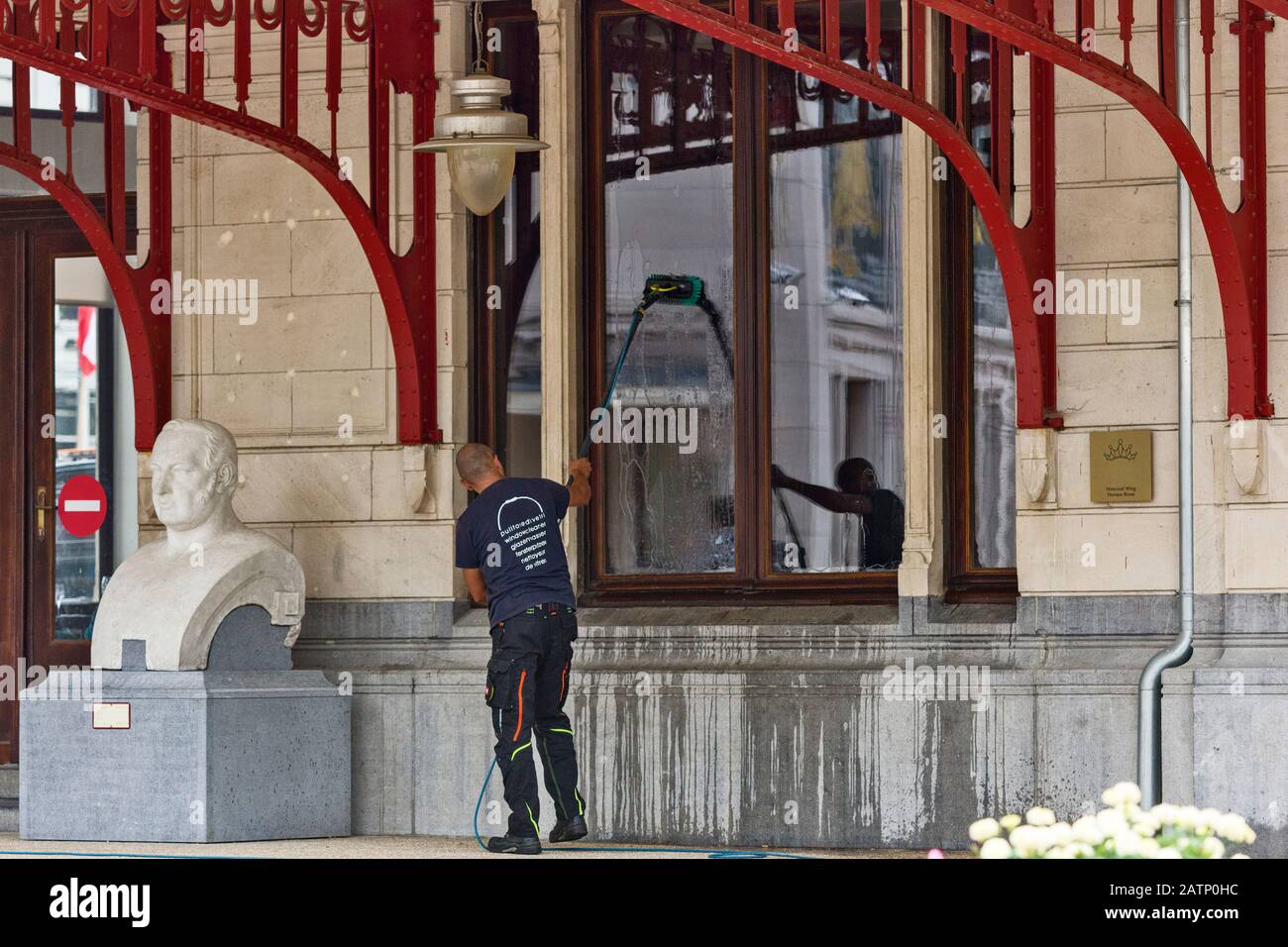 Inside of zoo hi-res stock photography and images - Alamy
