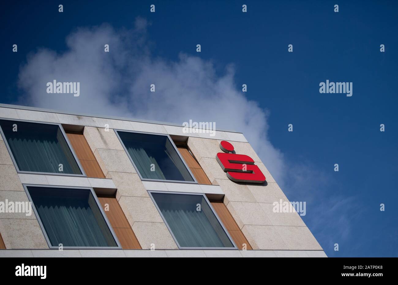 04 February 2020, Baden-Wuerttemberg, Stuttgart: The Sparkasse logo can ...