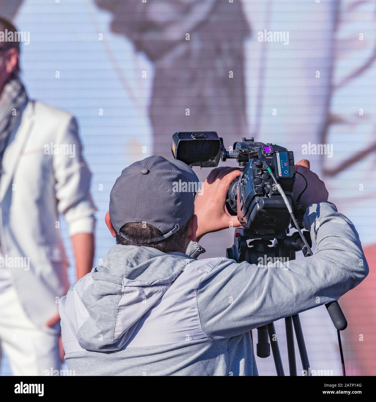 Videographer frame hi-res stock photography and images - Alamy