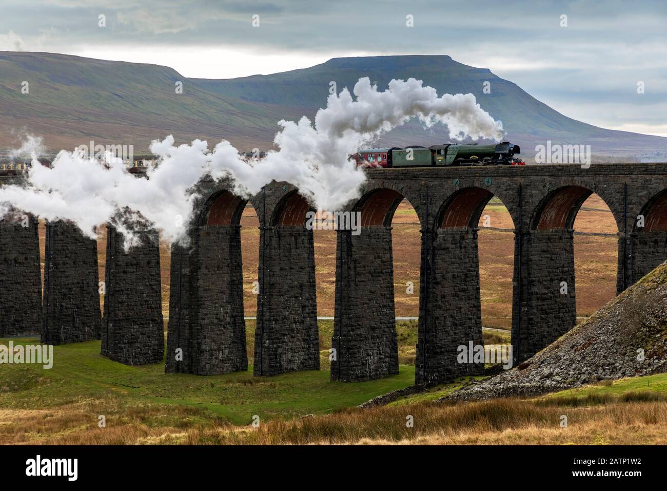 Ribblehead viaduct hi-res stock photography and images - Alamy