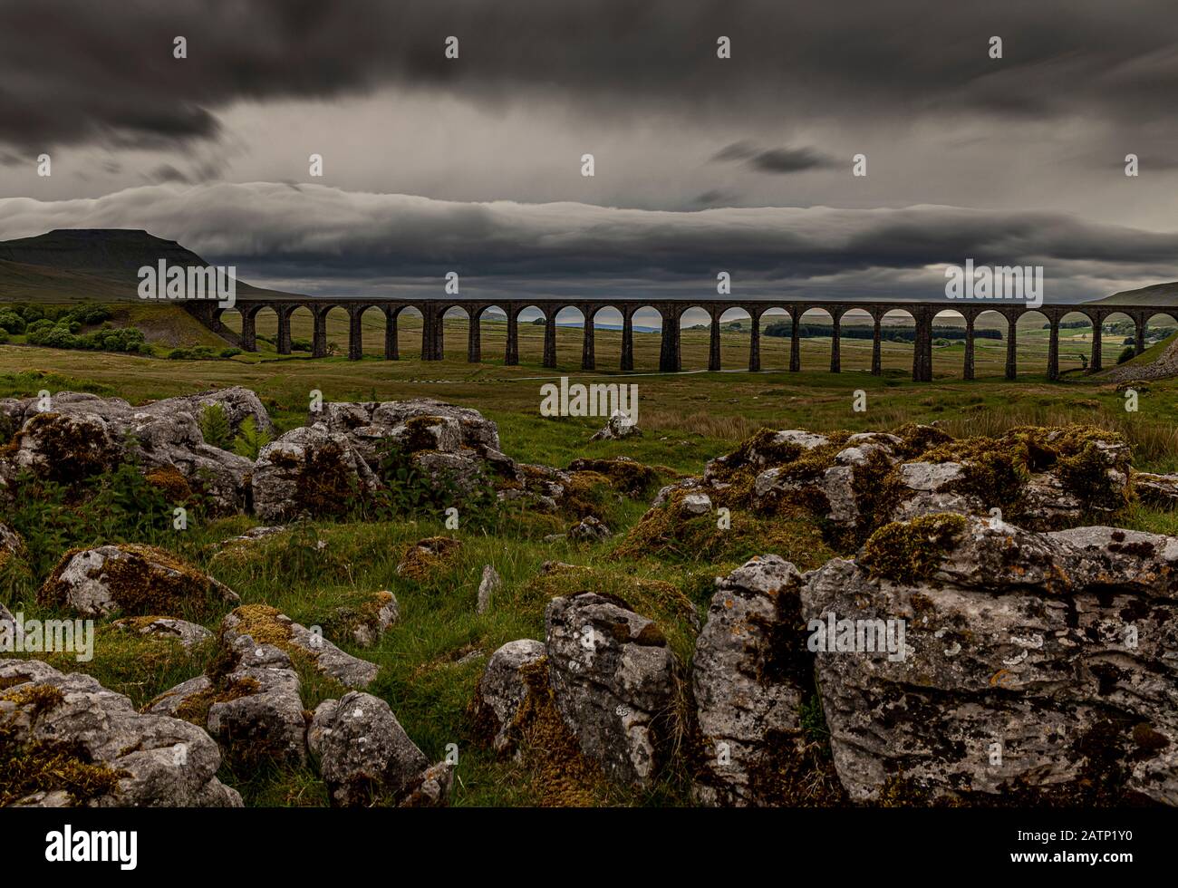 Ribblehead viaduct yorkshire limestone hi-res stock photography and ...