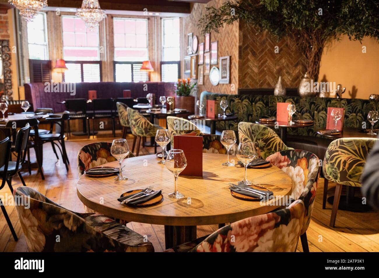 Food and drink establishment hi-res stock photography and images - Alamy