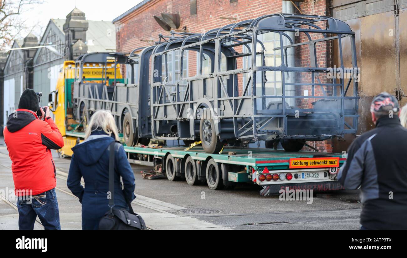 04 February 2020, Saxony, Chemnitz: Employees of a freight forwarding ...