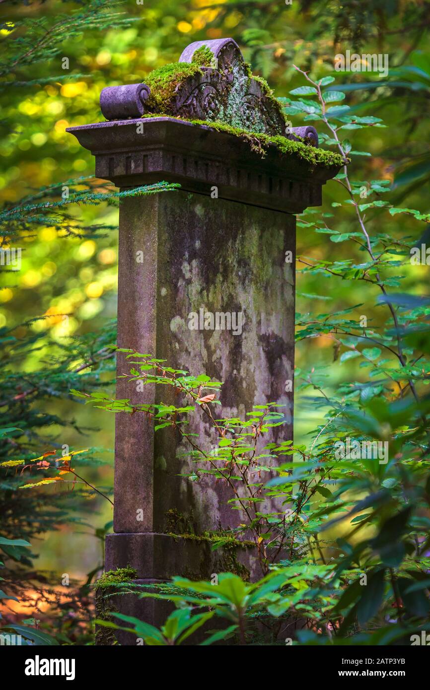 Medieval tombstone hi-res stock photography and images - Alamy