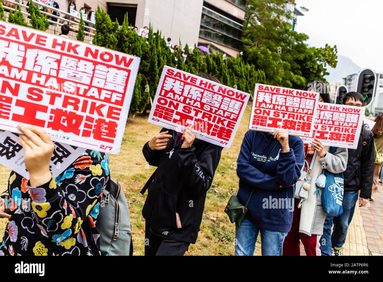 China hospital queue hi-res stock photography and images - Alamy