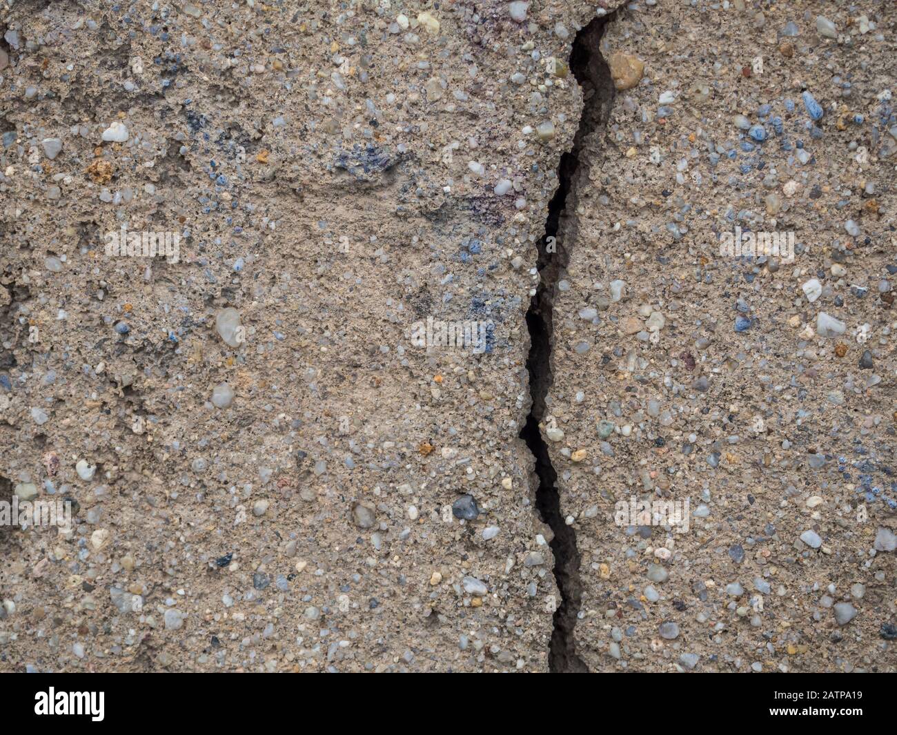 Construction damage in a wall cracks in the concrete Stock Photo - Alamy