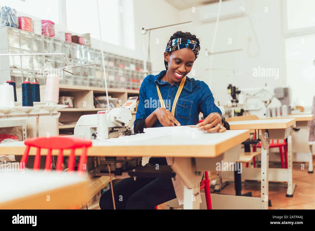 Textile worker hi-res stock photography and images - Alamy