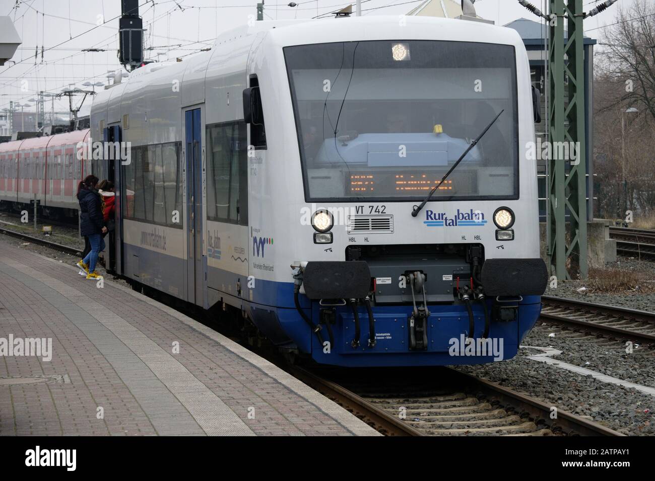 24 January 2020, North Rhine-Westphalia, Düren: A train of the ...
