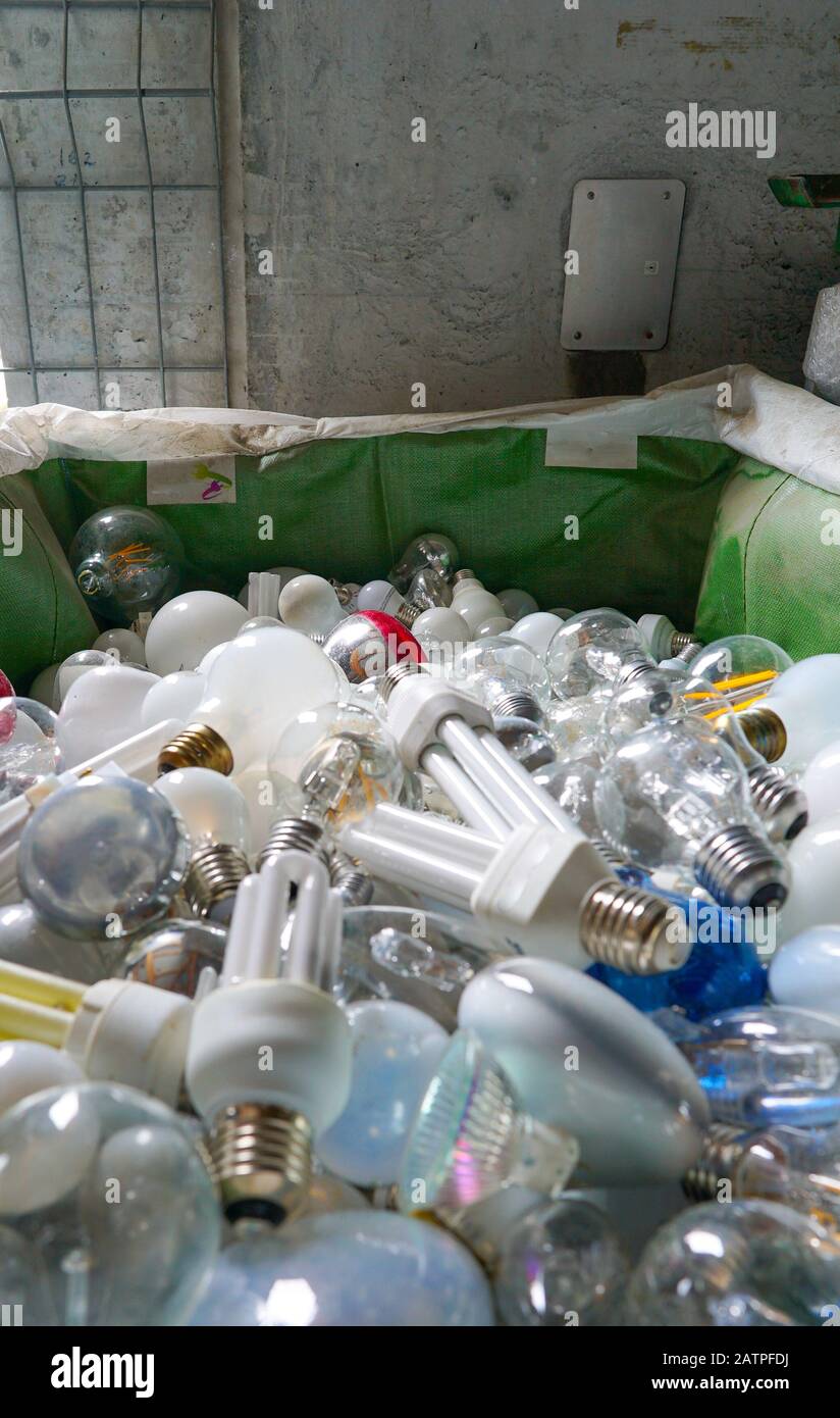 Broken light bulbs hi-res stock photography and images - Alamy