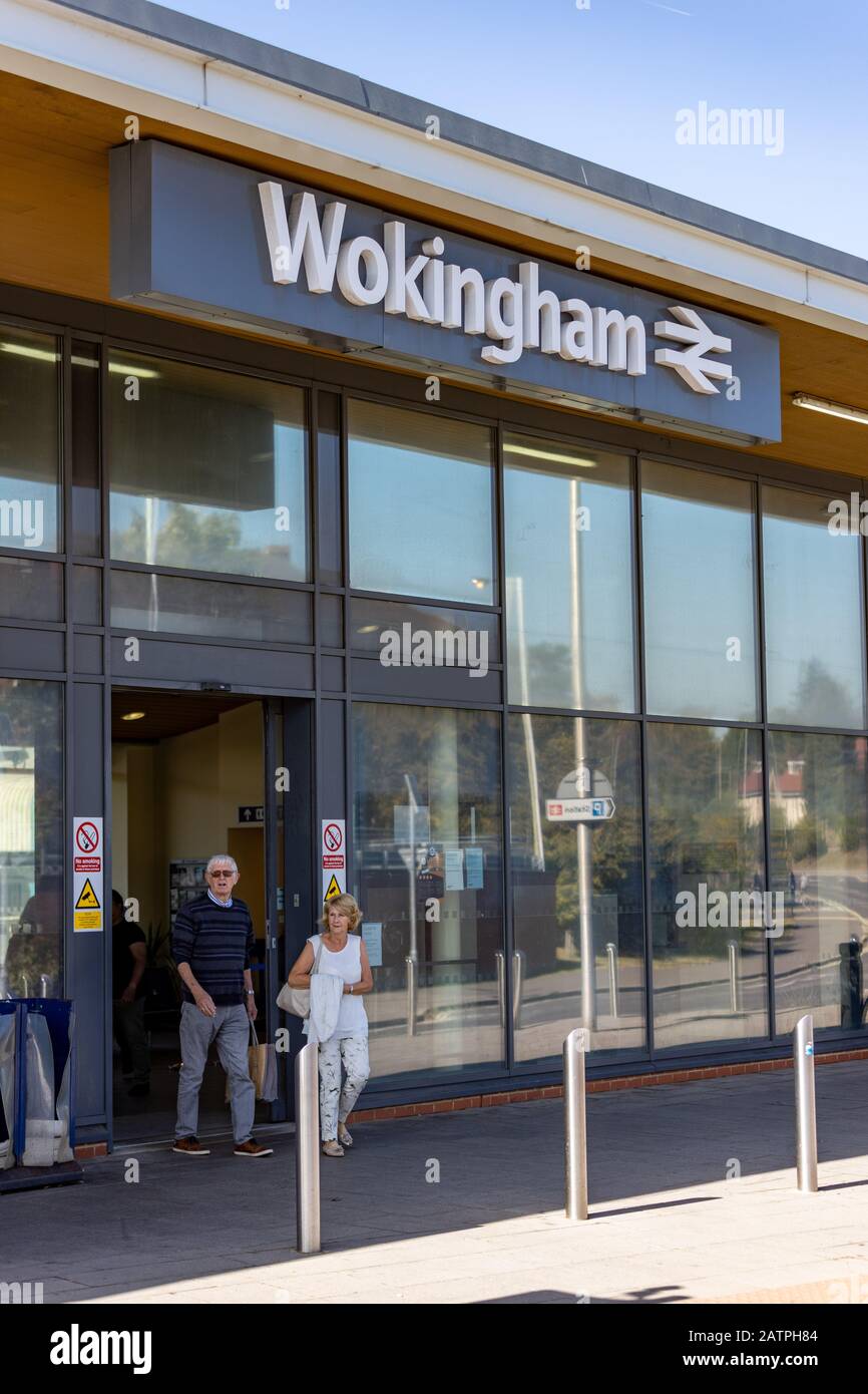 Welcome to reading station sign hi-res stock photography and images - Alamy