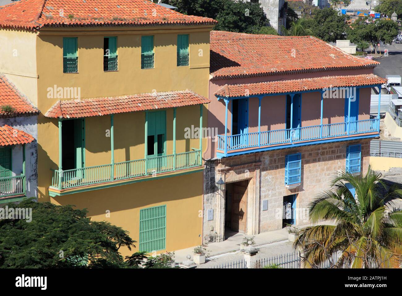 Cuba, Havana, street scene, traditional houses, elevated view Stock ...
