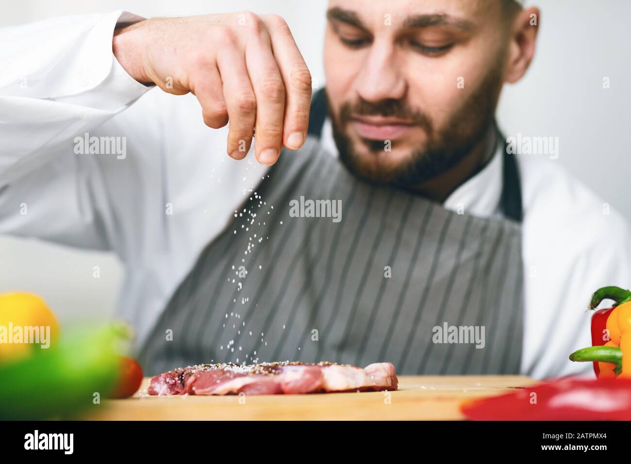 Chef seasoning steak beef salt hi-res stock photography and images - Alamy