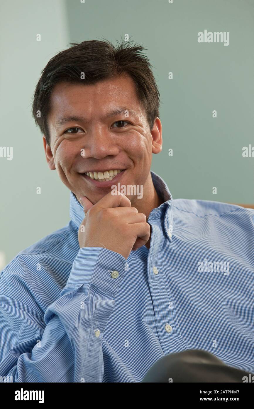 Blue eyes asian man hi-res stock photography and images - Alamy