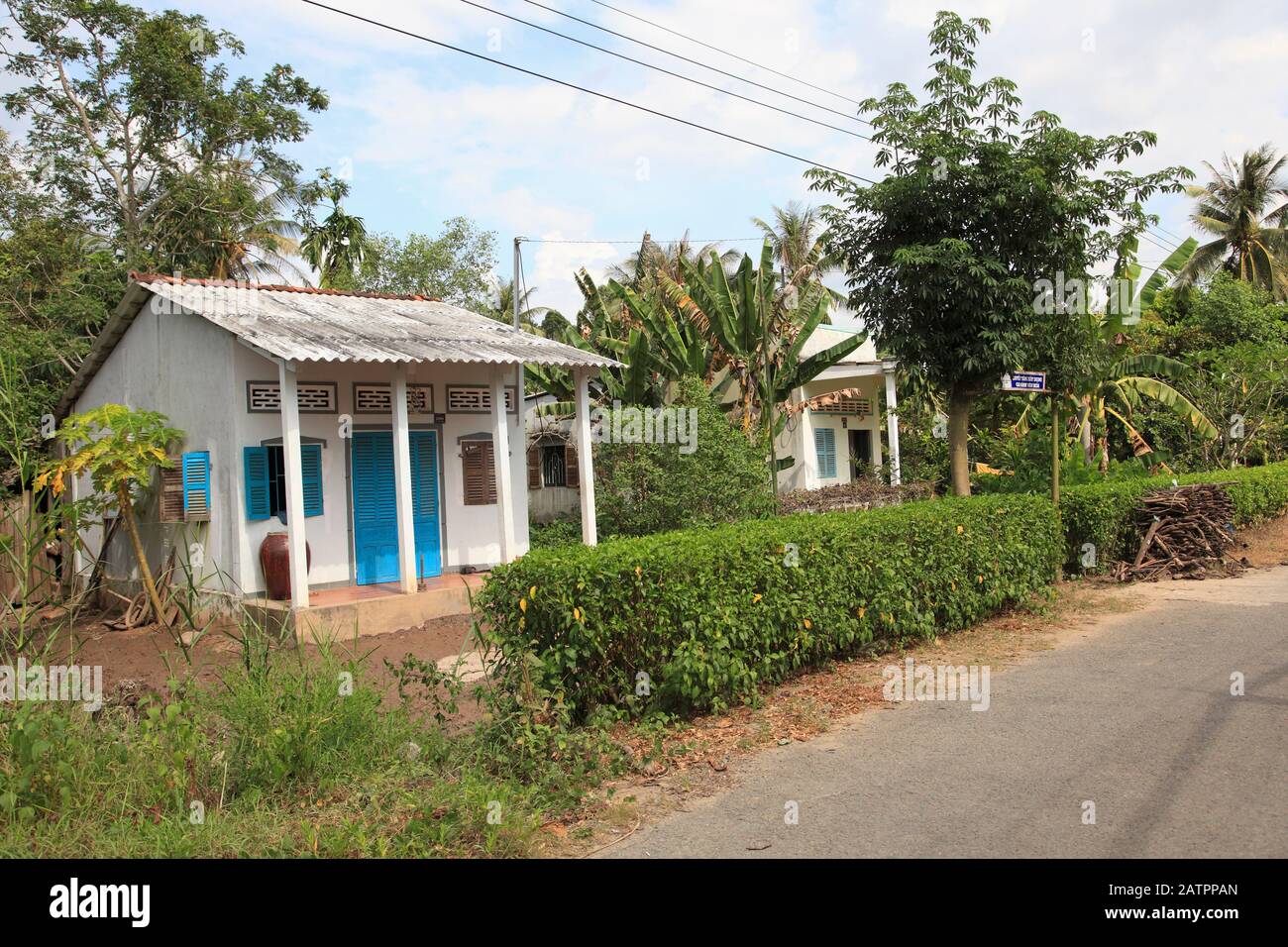 Traditional vietnamese house hi-res stock photography and images - Alamy