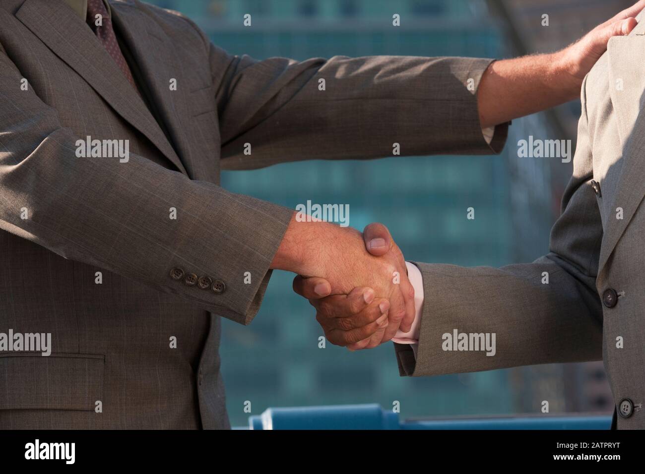 Teamwork transaction hi-res stock photography and images - Alamy