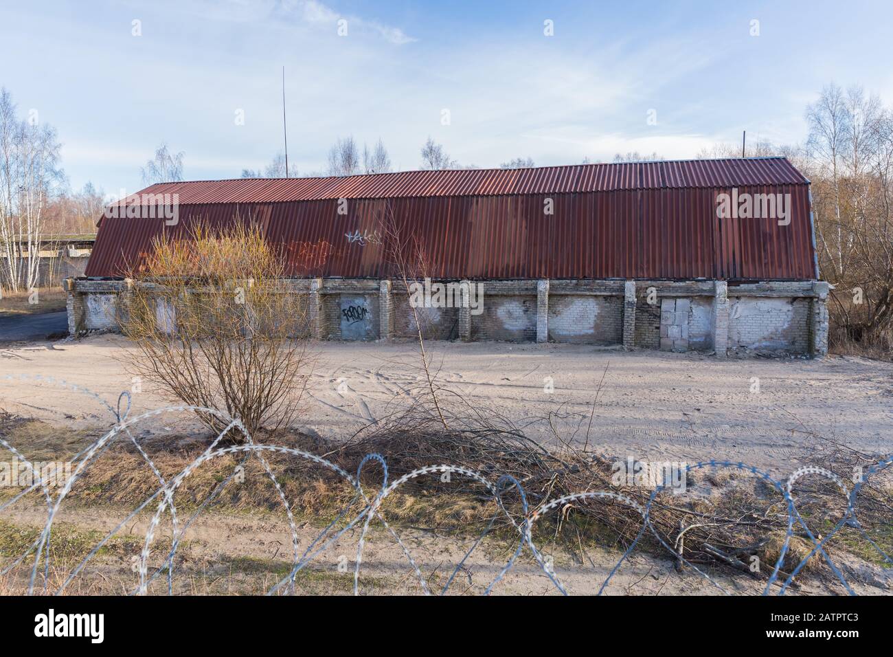 Old iron structure hi-res stock photography and images - Alamy