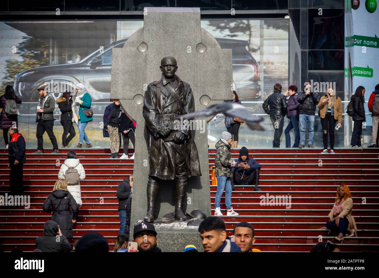 Father Francis Patrick Duffy sculpture in Duffy Square in Times Square ...