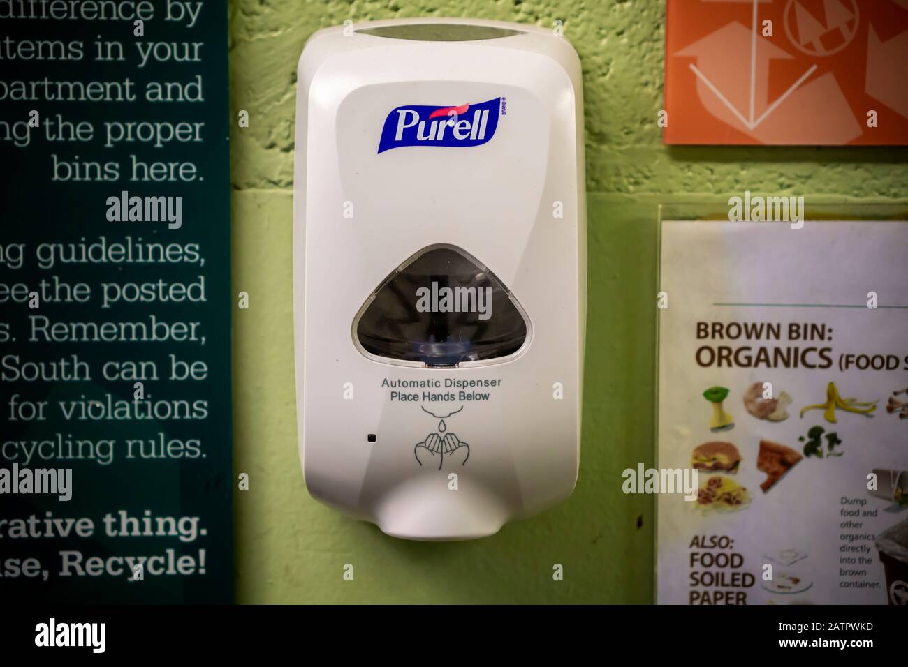 Gojo sanitizer hi-res stock photography and images - Alamy