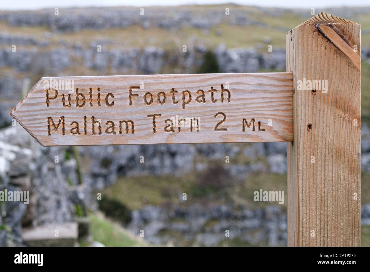 Direction sign indicating the way to Malham Tarn Stock Photo - Alamy