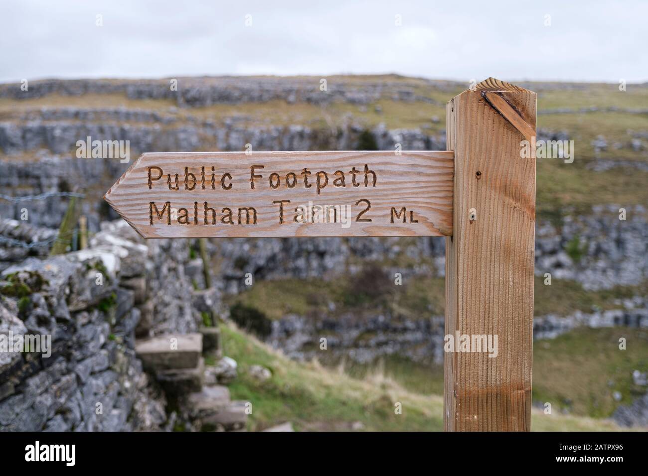 Direction sign indicating the way to Malham Tarn Stock Photo - Alamy