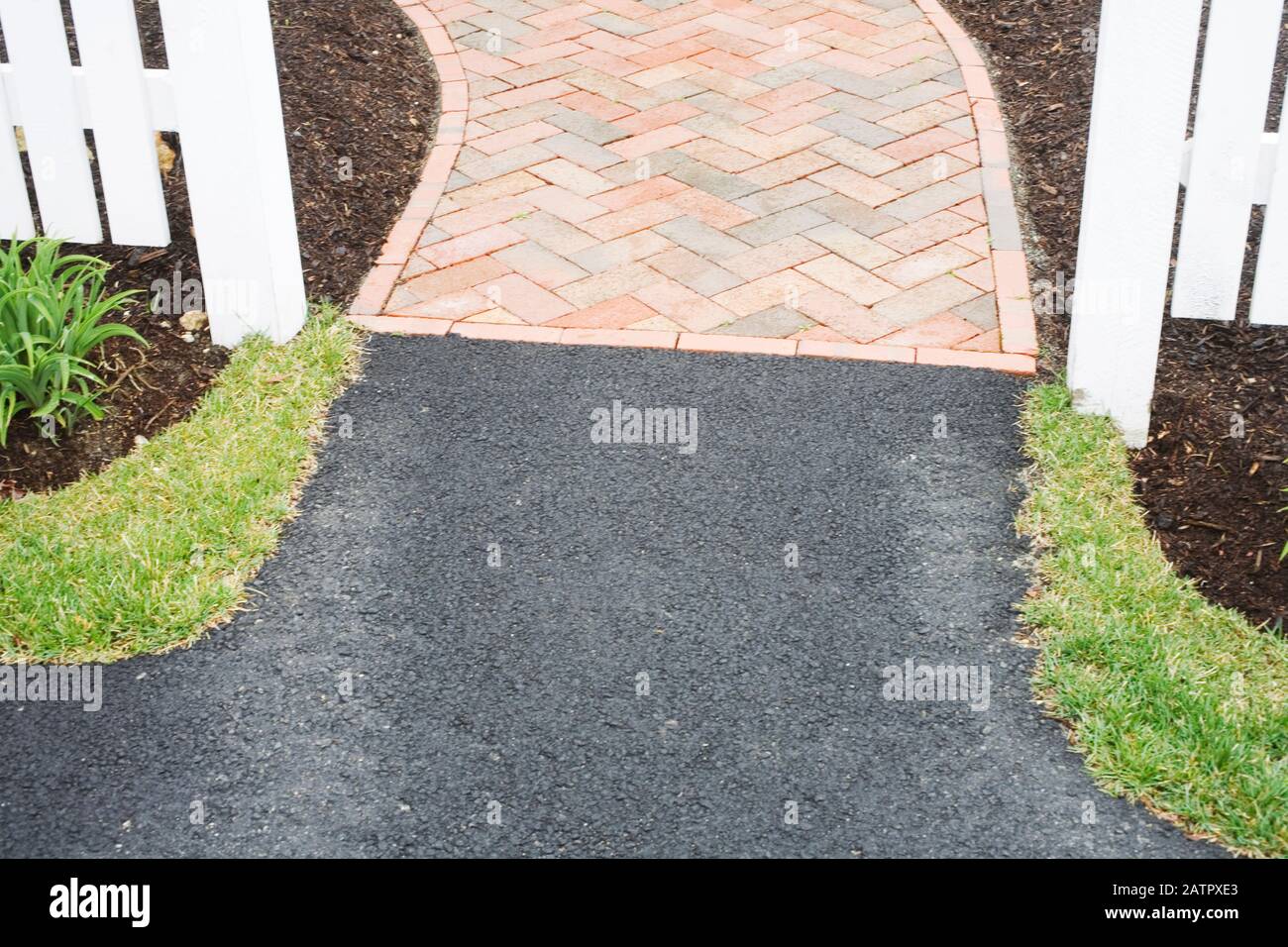 Clean gate hi-res stock photography and images - Alamy