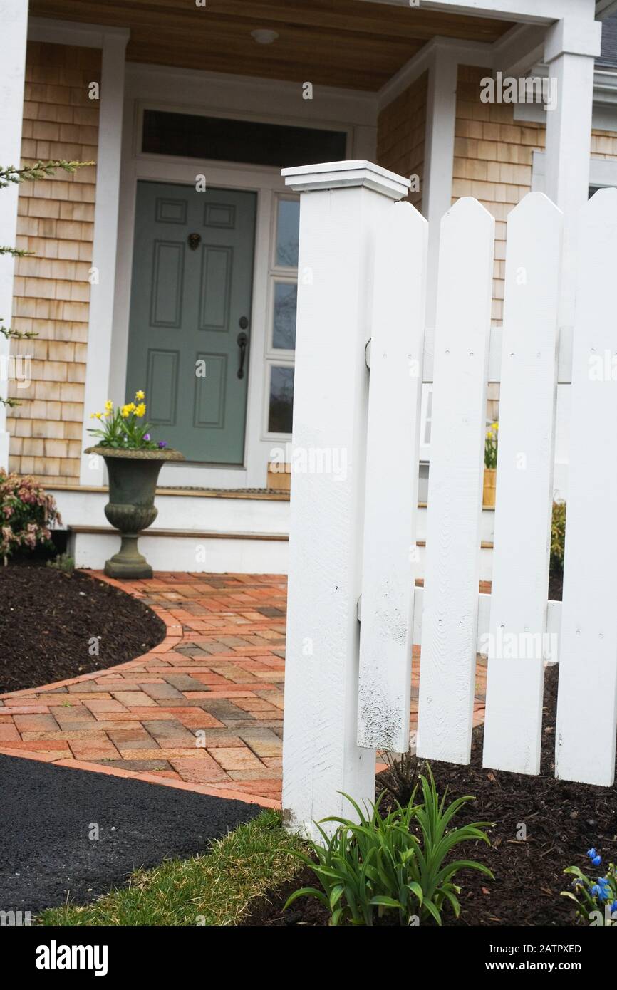 Home fencing hi-res stock photography and images - Alamy