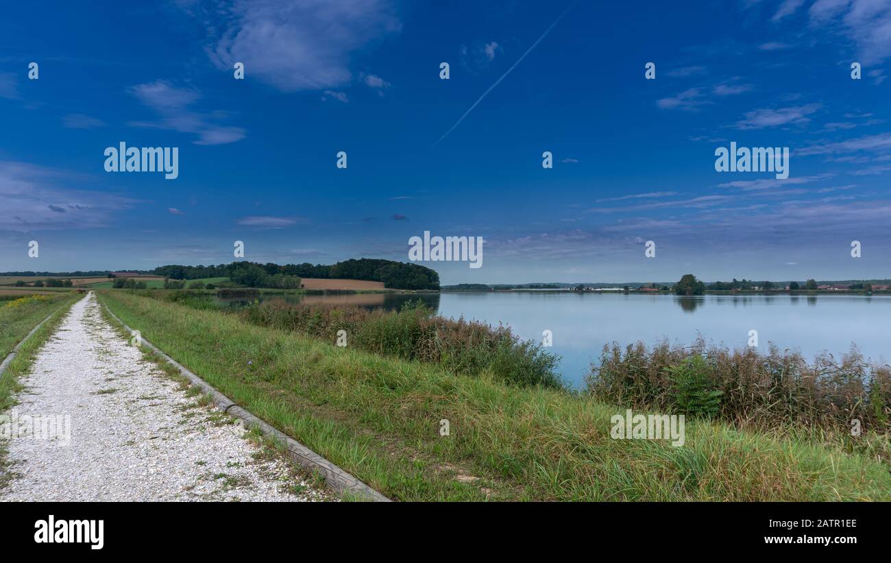 Walking path around lake hi-res stock photography and images - Alamy