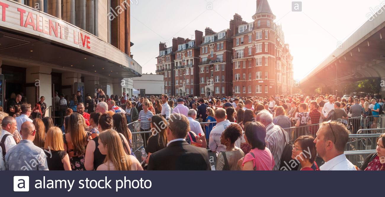 Crowd Waiting Concert High Resolution Stock Photography and Images - Alamy