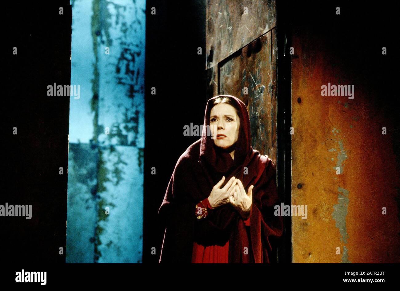 Actress diana rigg hi-res stock photography and images - Alamy