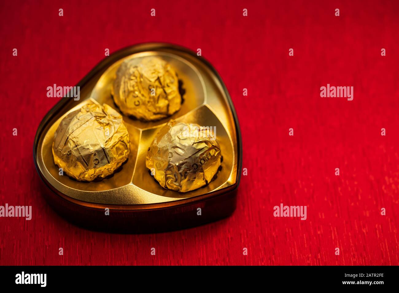 Red chocolate box hi-res stock photography and images - Alamy