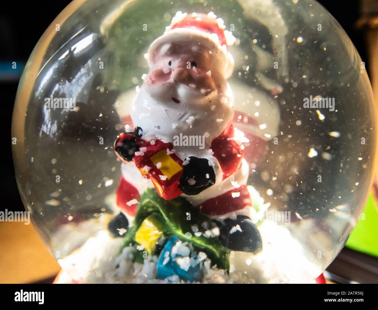 Snowflake globe hi-res stock photography and images - Alamy