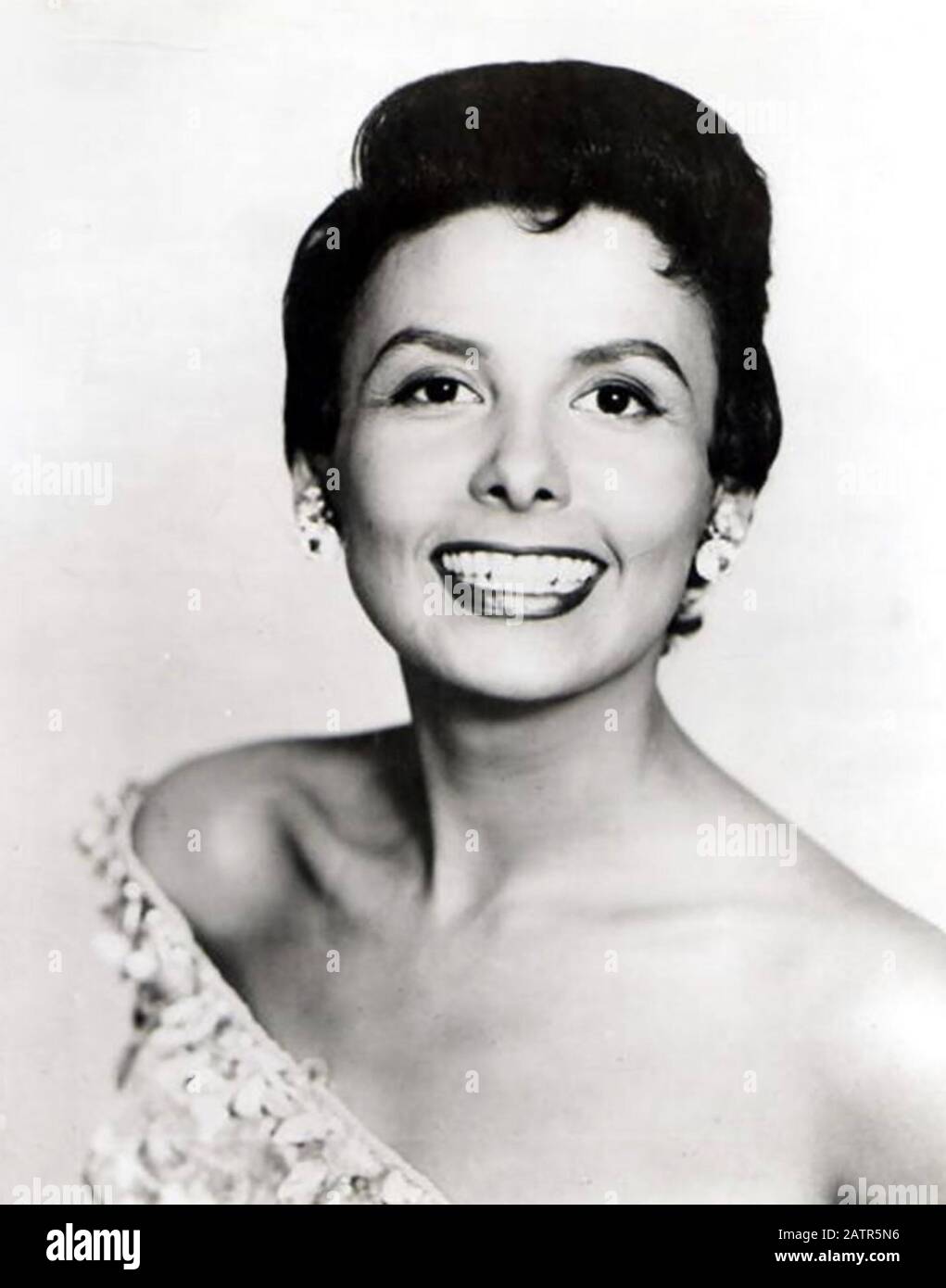 LENA HORNE (1917-2010) American singer, dancer and film actress about ...