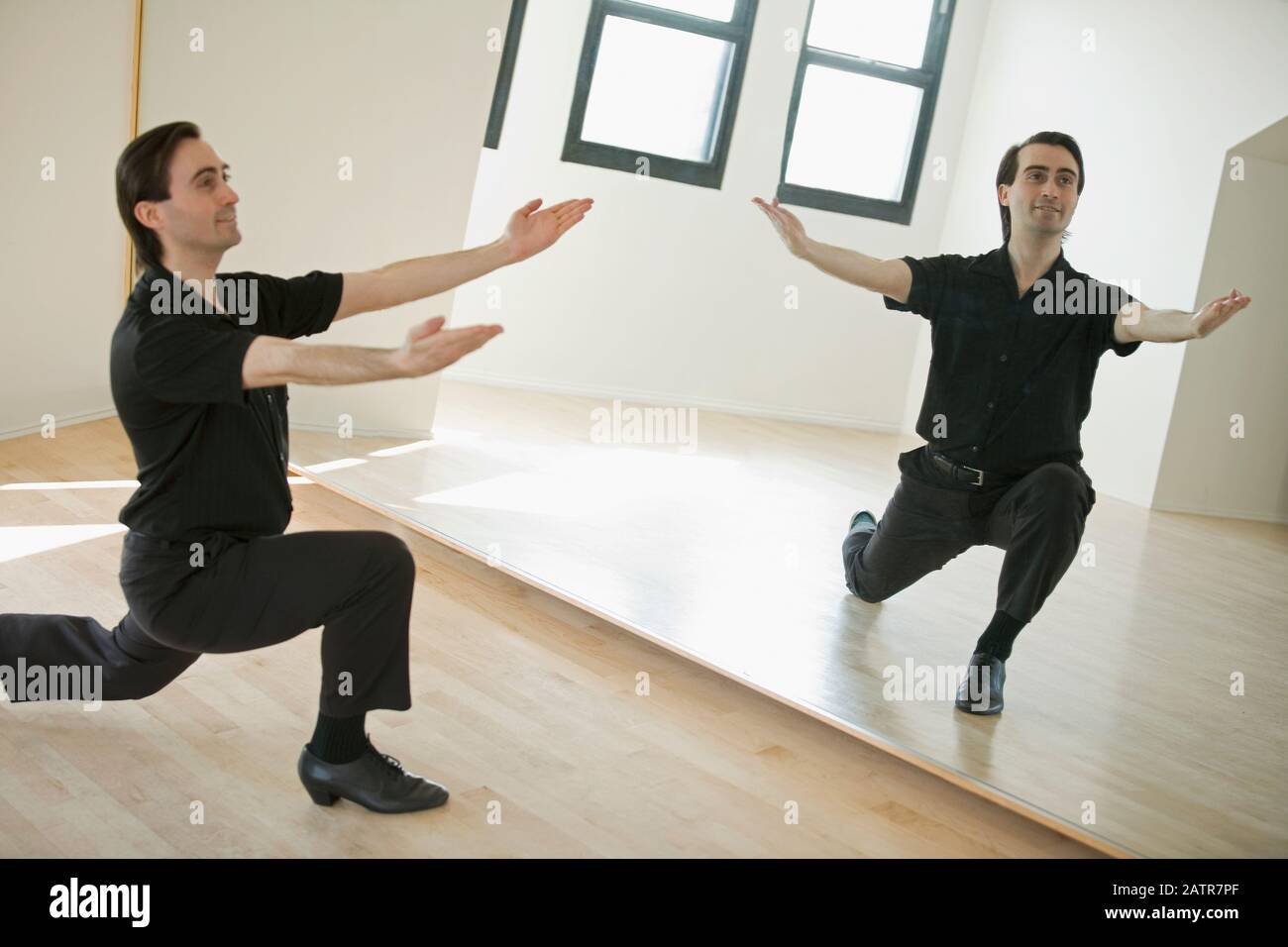 Ballet lunge of love hi-res stock photography and images - Alamy