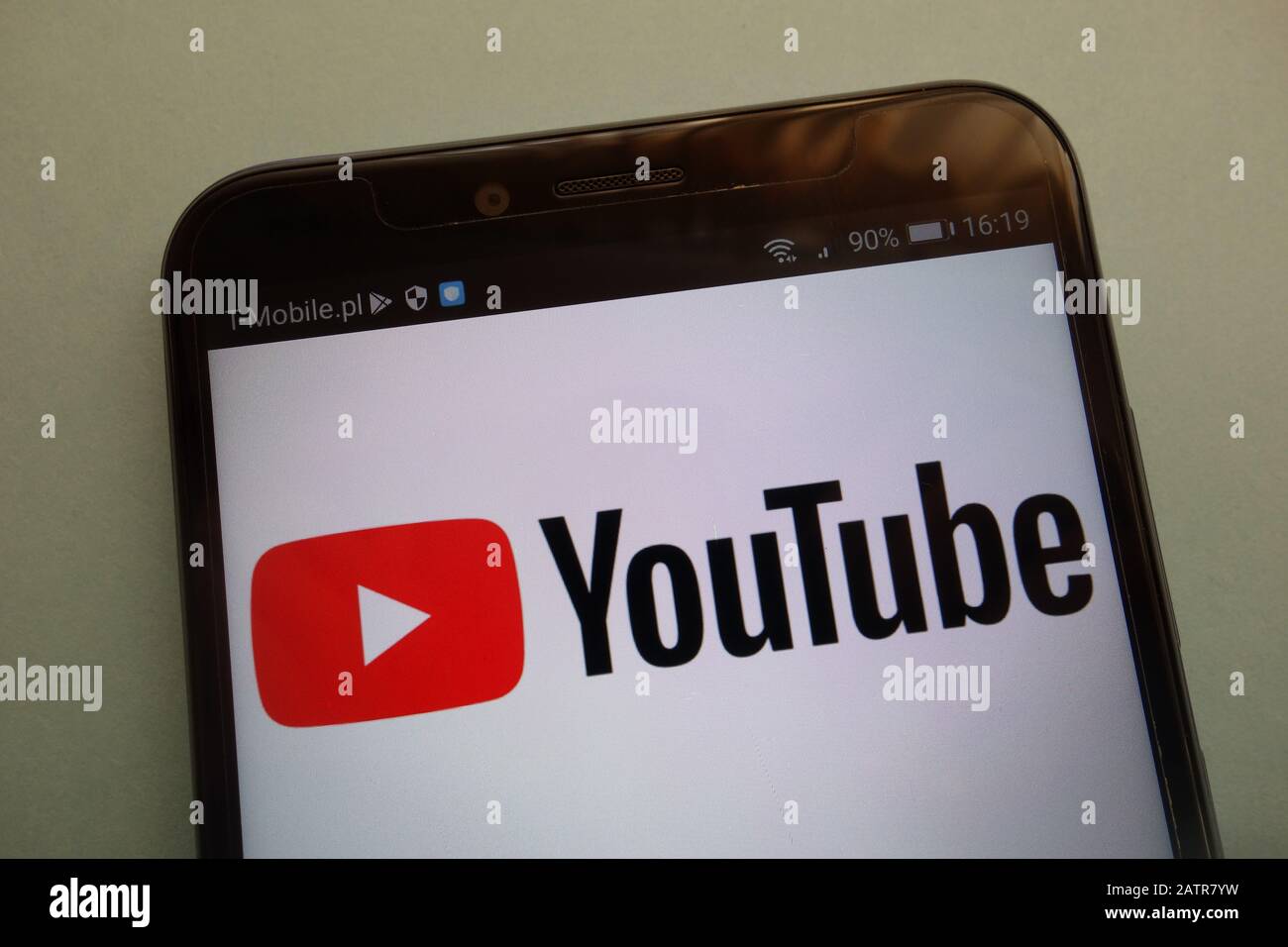Youtube tv on screen hi-res stock photography and images - Alamy