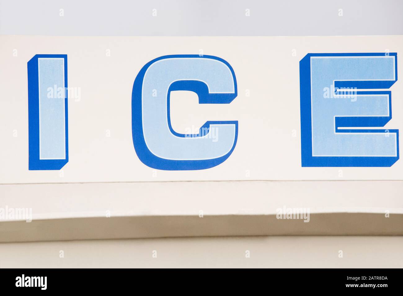 Ice dispenser hi-res stock photography and images - Alamy