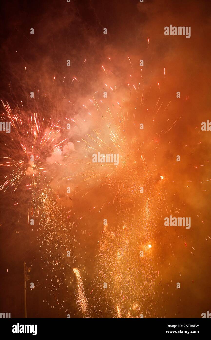 Fireworks cracking hi-res stock photography and images - Alamy