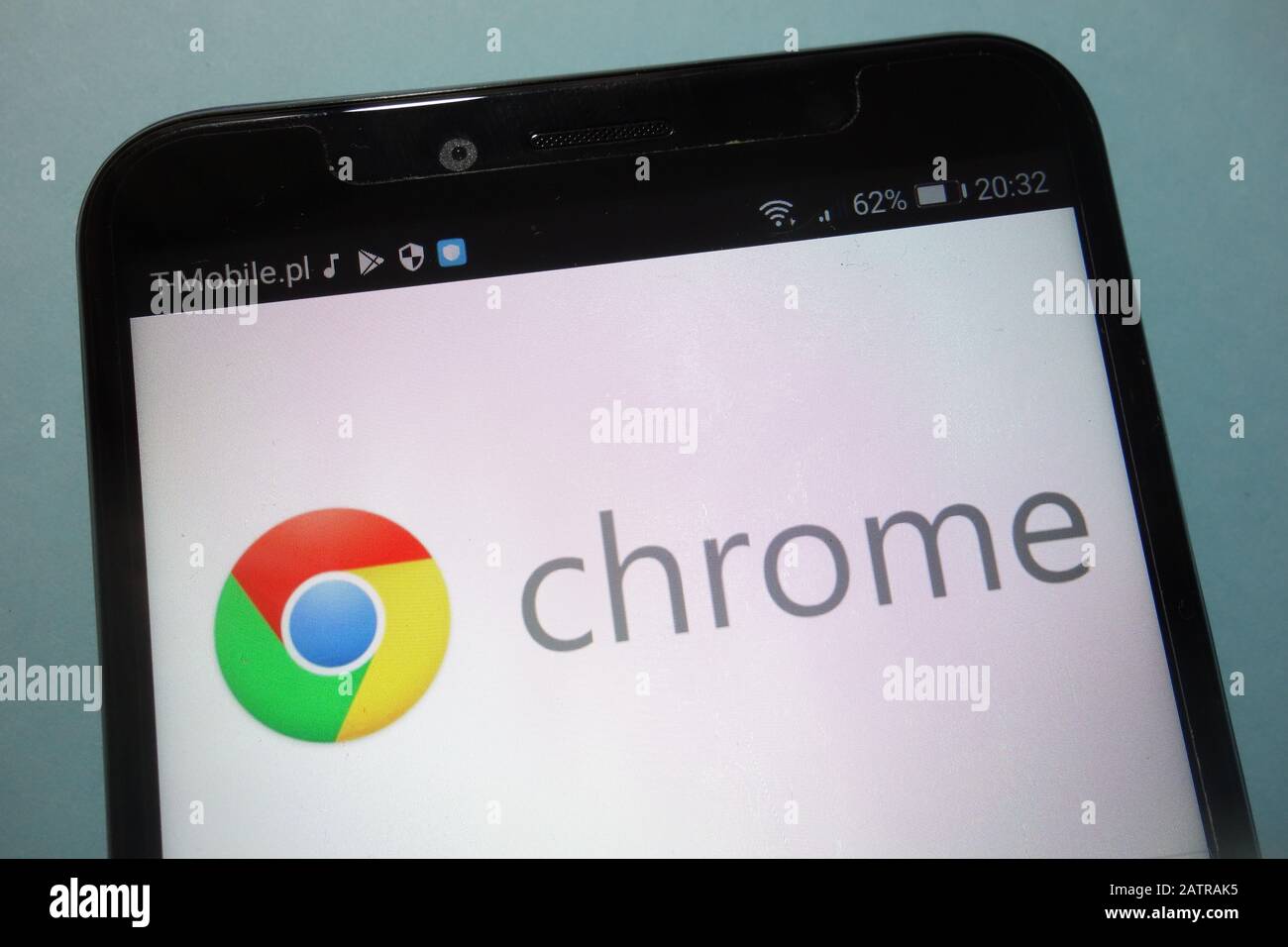 Google chrome on mobile hi-res stock photography and images - Alamy