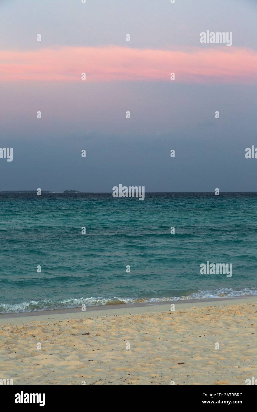 Colourful sunset / dusk over the Indian Ocean, the Maldives, Asia ...
