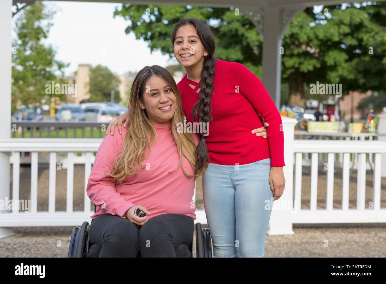 Portrait of happy friends Stock Photo - Alamy