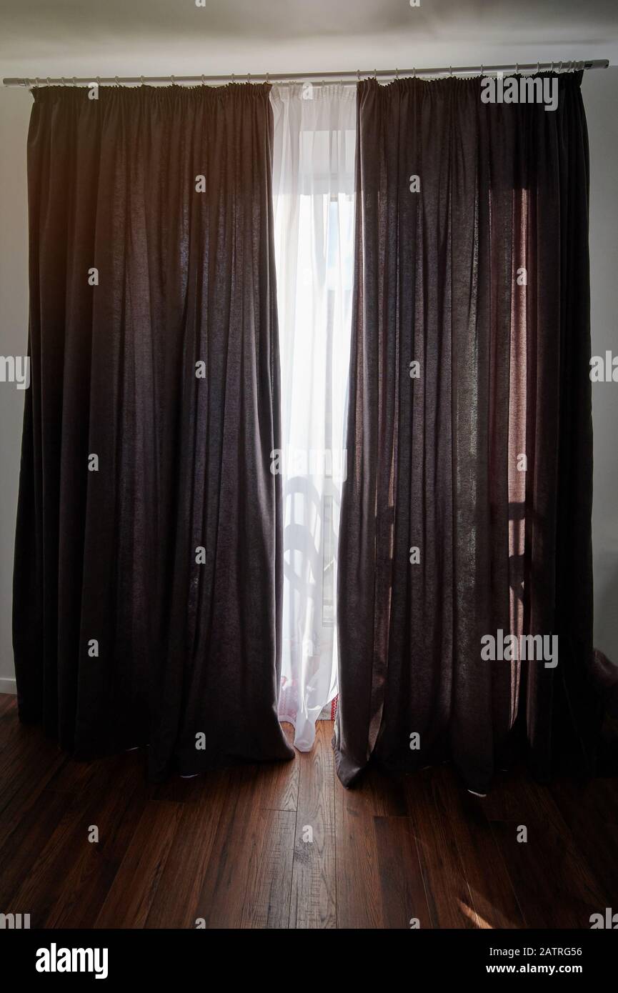 Closed curtains window hi-res stock photography and images - Alamy