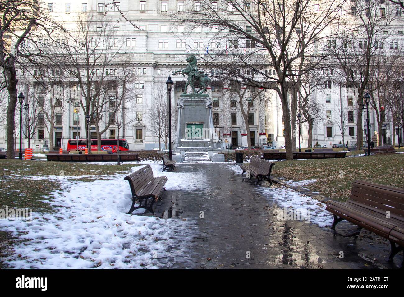 Monument and park benches in Dominion Square, Montreal Stock Photo - Alamy