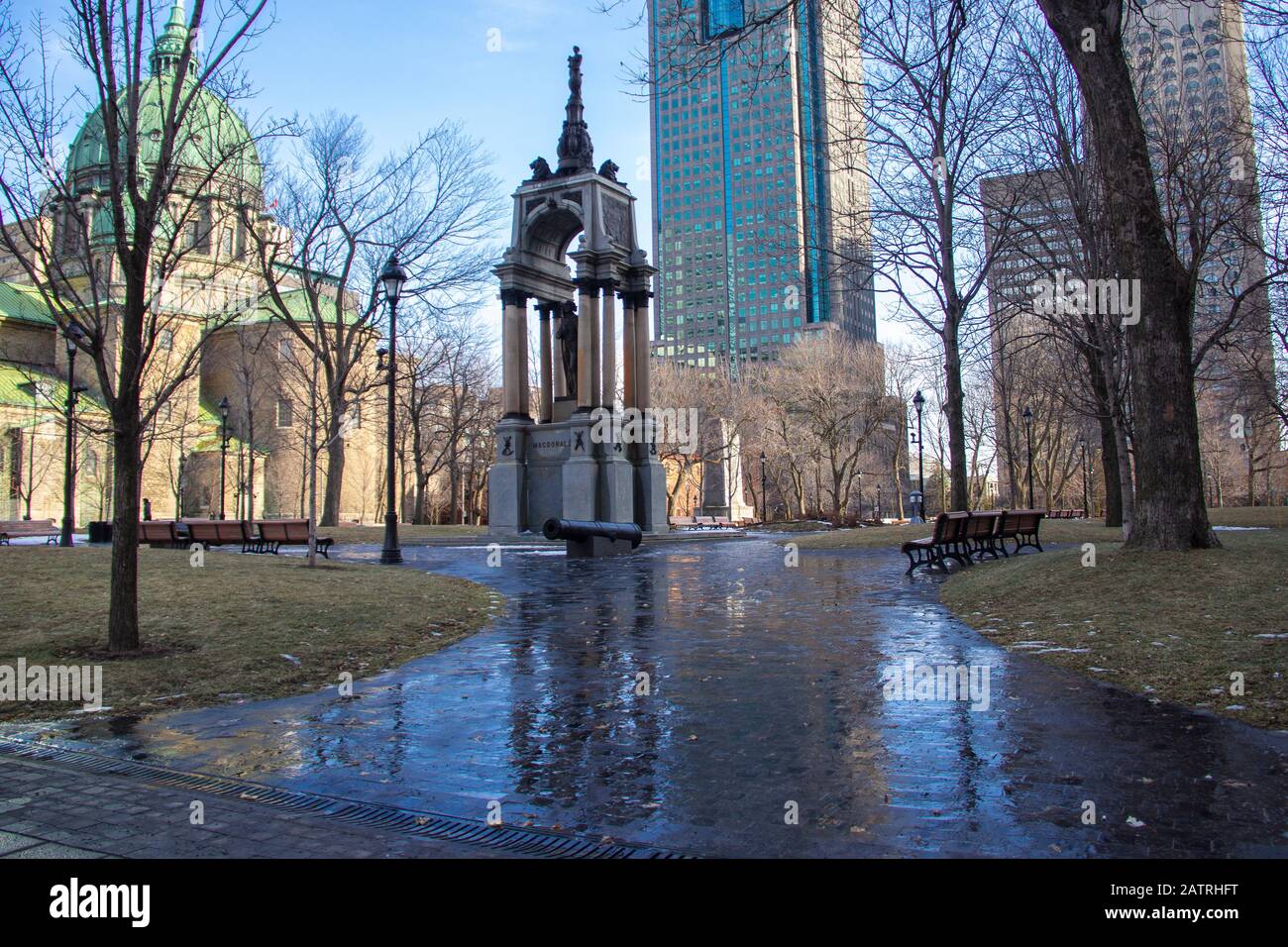 Monument in Dorchester Square, Montreal Stock Photo - Alamy