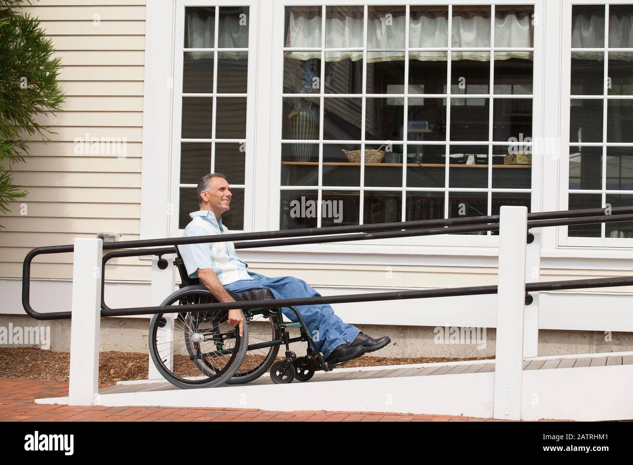 Accessing building damage hi-res stock photography and images - Alamy