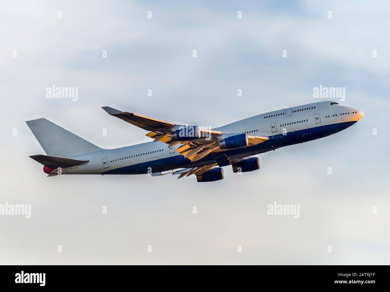 Airliner Boeing 747 taking off; London, England Stock Photo - Alamy