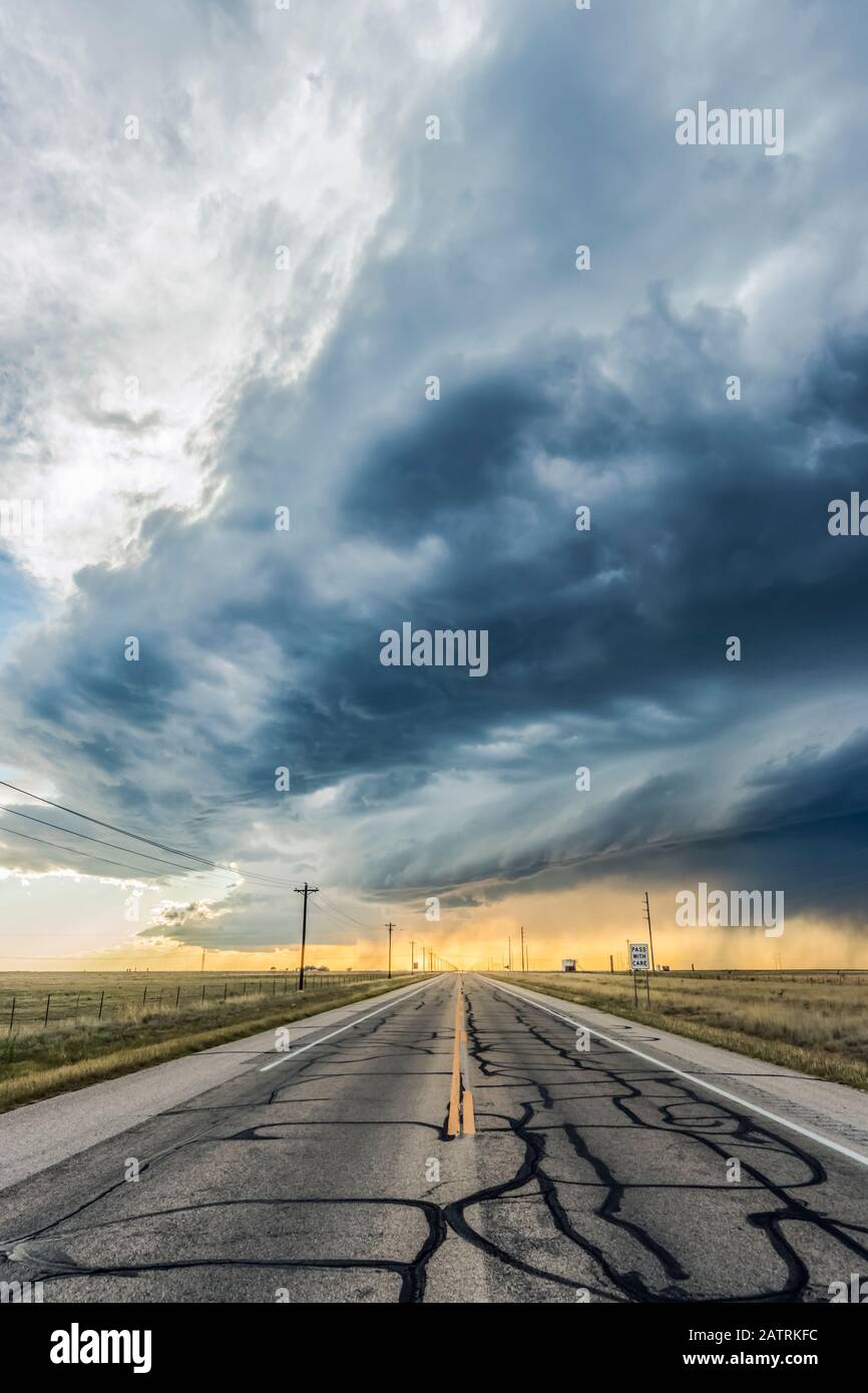 A low precipitation supercell crosses an empty highway near Roswell ...