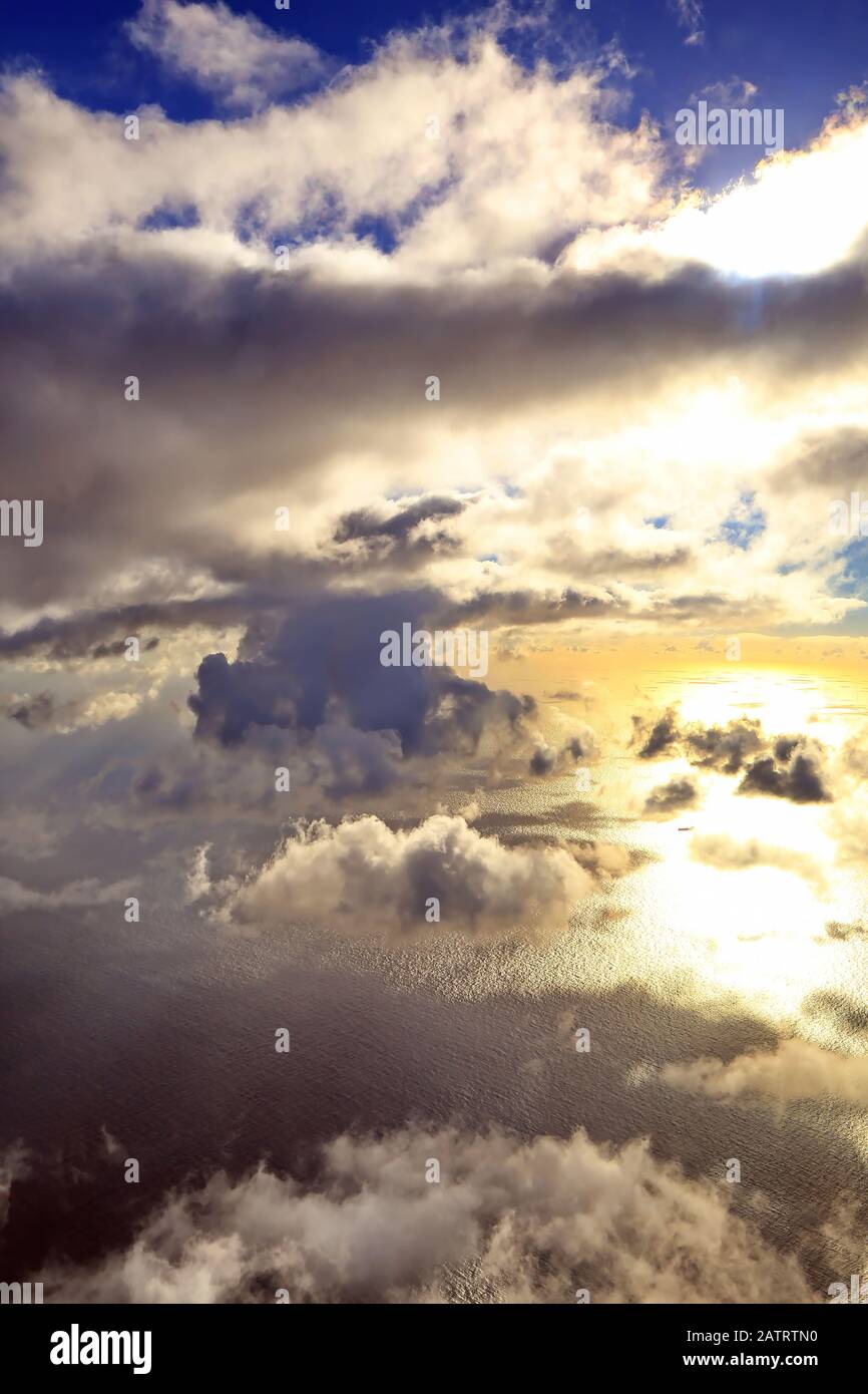 Window seat, a flight in the sunset Stock Photo - Alamy