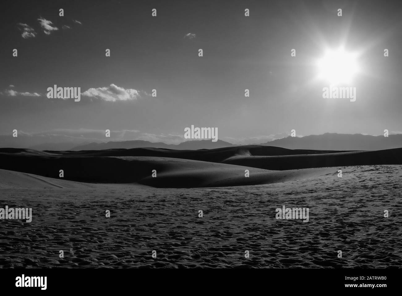 Sun overhead the gypsum dunes of White Sands National Monument ...