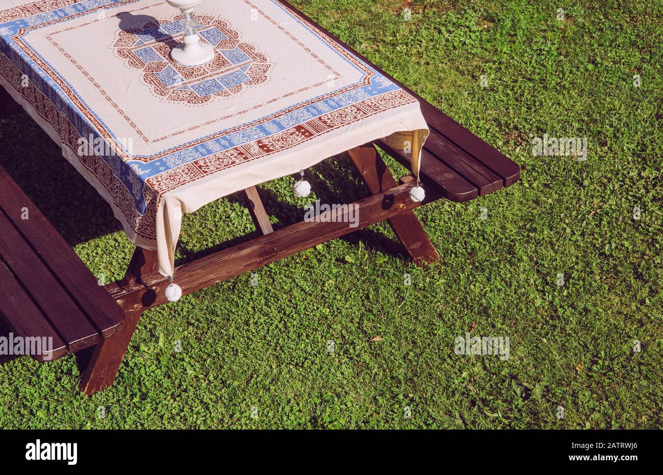 Windy garden hi-res stock photography and images - Alamy