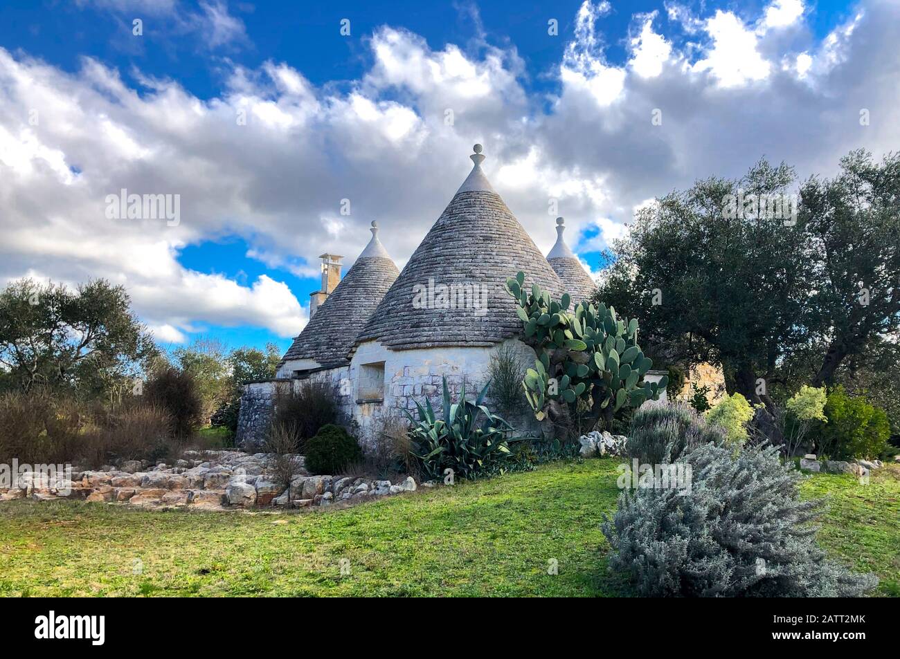 Perfect example of Trullo house, traditional building of Puglia ...