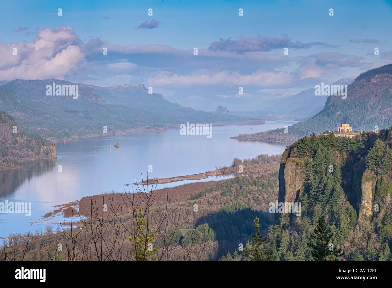 Vista House a landmark in Oregon state and the Columbia River Gorge ...